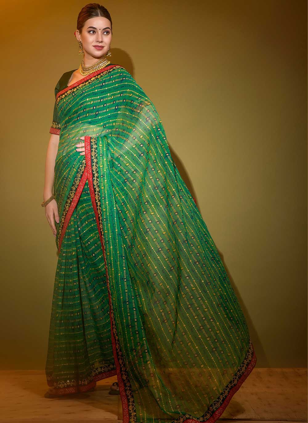 Irresistible Trendy Saree For Mehndi