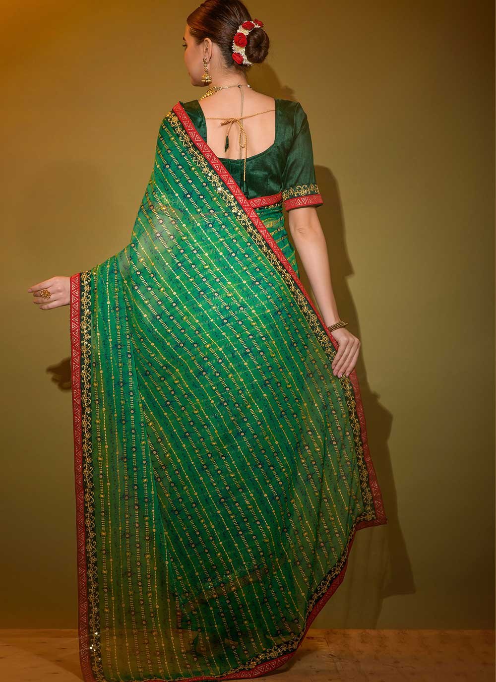 Irresistible Trendy Saree For Mehndi